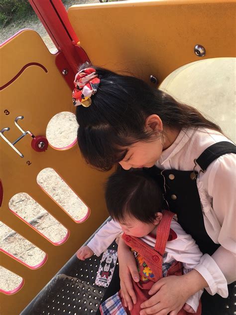 [写真] 2ページ目 中3で妊娠した母親（20）が語る、10代シングルマザーのリアル「養育費はもらえず生活はギリギリですが…」 文春オンライン