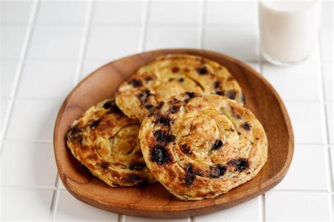 Premium Photo Roti Canai Coklat Or Roti Maryam Cokleat Chocolate
