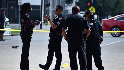 Usa Trois Morts Lors Dune Fusillade Dans Un Centre Commercial Le
