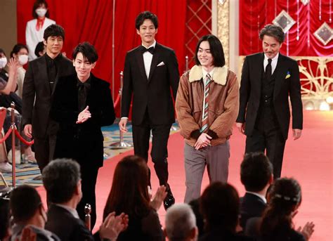 第45回日本アカデミー賞授賞式でレッドカーペットを歩く（左から）西島秀俊、佐藤健、松坂桃李、菅田将暉、役所広司 ― スポニチ Sponichi