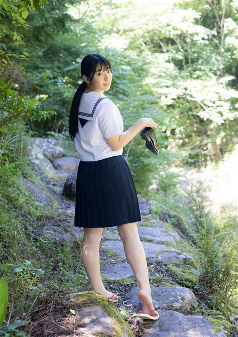 進藤あまね 白ソックスなセーラー服画像