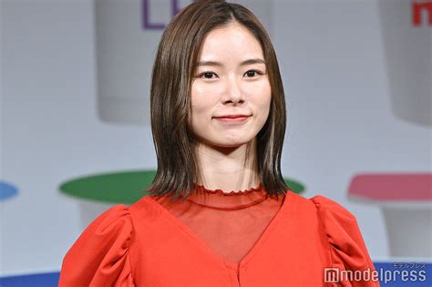 画像5 19 朝日奈央、“超ミニ丈”タイトワンピで美脚＆くびれ際立つ「脚長すぎる」「可愛いが溢れてる」の声 モデルプレス