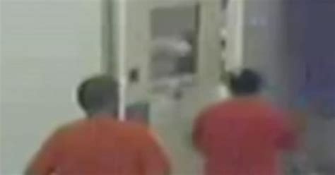 Prisoner Kills Cellmate And Drags His Body Out Without Guards Noticing
