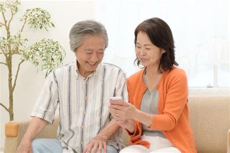 シニア層にスマホは凄くオススメ！読めば納得の4つの理由とは？