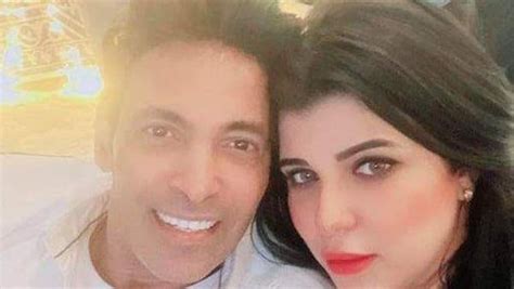 برلنتي عامر سعد الصغير كان بيقف تحت البيت عندي بالـ 8 ساعات عشان بس يلمحني