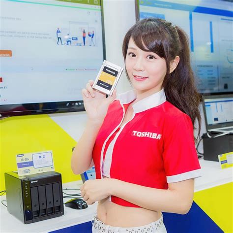 【ev女孩】性感「正妹空服員」爆乳比基尼解放飽滿美胸 網友：想被她服務 Ev扑克博客