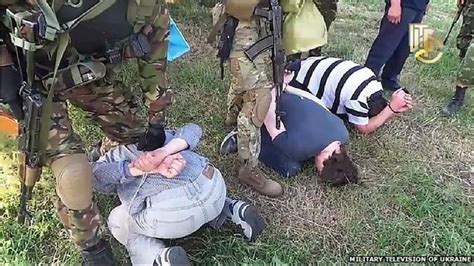 Ukraine Crisis Russian Media Protest At Arrests Bbc News