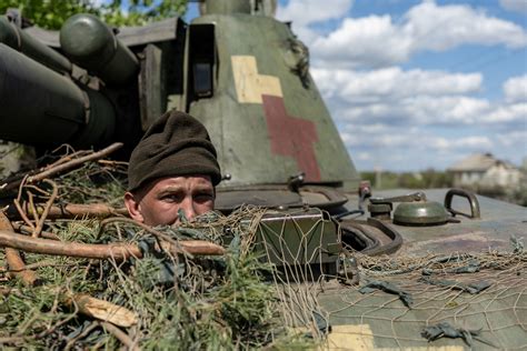 Ukraine War Russia Withdraws Troops From Lyman Strategic Town In