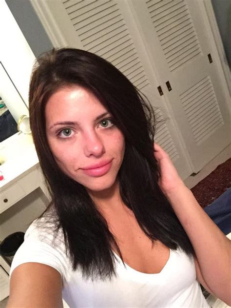 Adriana Chechik R Nomakeupporn