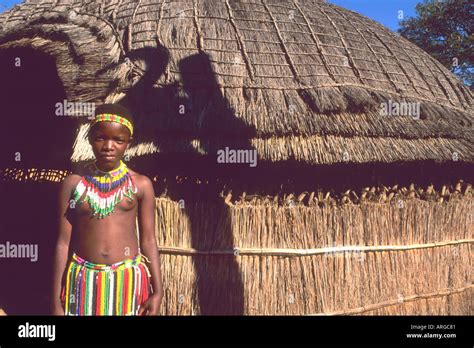 Shakaland Center Zulu Girl Fotos Und Bildmaterial In Hoher Auflösung