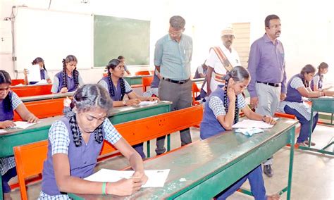 தஞ்சை மாவட்டத்தில் பிளஸ் 2 தேர்வு மையங்களில் கலெக்டர் ஆய்வு In