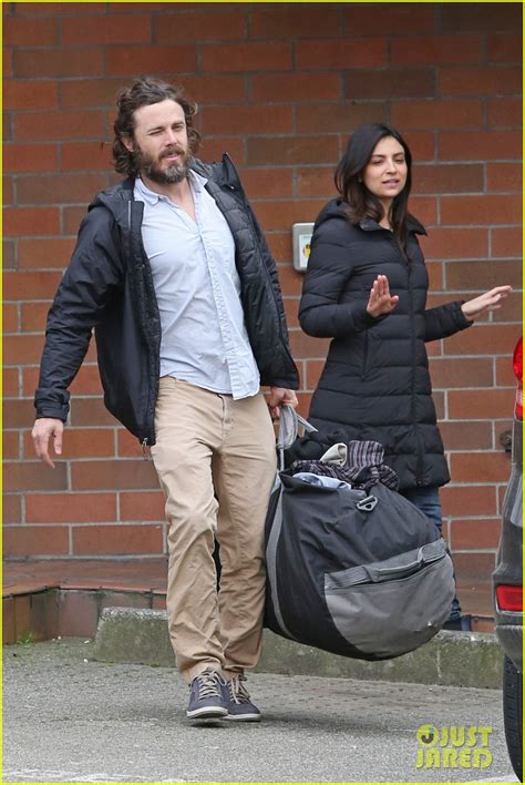 Casey Affleck And Girlfriend Floriana Lima Do Their Laundry Together In