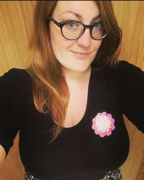 Busty Welsh Nerd R 2busty2hide