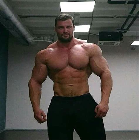 Pin By Massive Musclemen On Massive Musclemen Mens Muscle