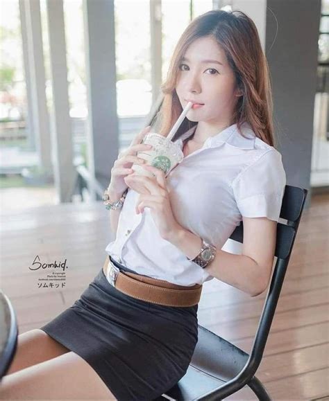 ปักพินโดย Ontawon ใน สาวมหาลัย สไตล์แฟชั่น นางแบบ ผู้หญิง