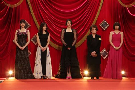 ＜第44回日本アカデミー賞＞広瀬すず、鮮やかロングドレスで魅了 映画 ニュース ｜クランクイン！