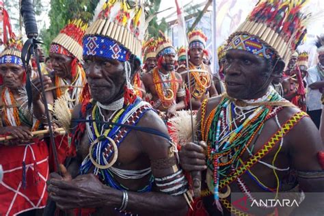 Peringatan Hut Otsus Papua Dengan Karnaval Budaya Antara News