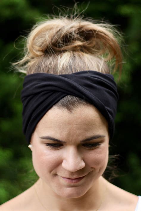 Black Twist Headband Easy Bun Hairstyles Easy Workout Hairstyles