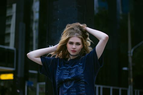 Women Model Redhead Long Hair Jenny Osullivan Looking Down Face Hands