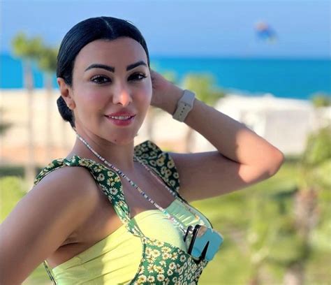 ضجة على مواقع التواصل حول ارتباط خطيب ميرهان حسين بالمطربة شيرين عبدالوهاب