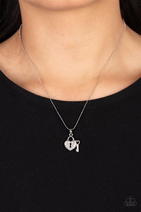 You Hold My Heart White Paparazzi Necklace Jewelryblingthing