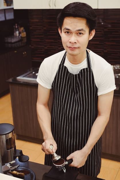 남자 점원 이미지 Freepik에서 무료 다운로드