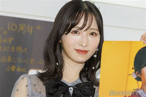 Akb48小栗有以、透け感衣装で素肌輝く “大人っぽい”初カレンダーをアピール モデルプレス
