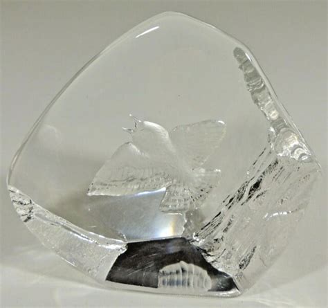 Mats Jonasson Sweden Crystal Art Glass Etched Bird In Flight