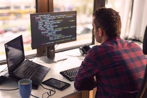 desarrollador de software de trabajo foto de stock y más banco de