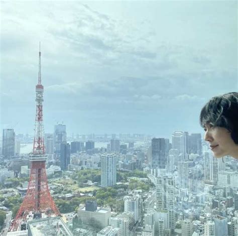 板谷由夏、東京タワーとの2ショットを載せ、出演中のドラマ『東京タワー』の放送を宣伝（dailynewsonline）｜dメニューニュース