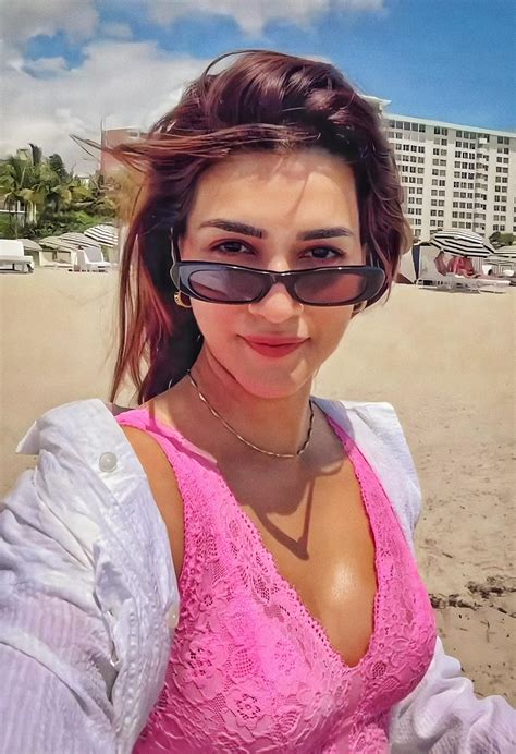 That Such A Sexy Creamy Cleavage Of Kriti Sanon 🔥🤤😍 R Dream Queens