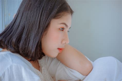무료 이미지 얼굴 피부 화이트 코 말뿐인 어깨 턱 아름다움 뺨 헤어 스타일 이마 목 관절 닫다 팔