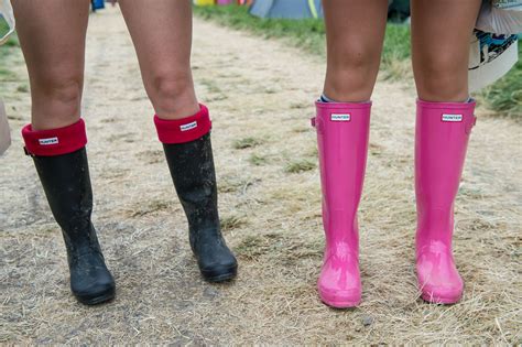 how to wear rain boots without dampening spring style
