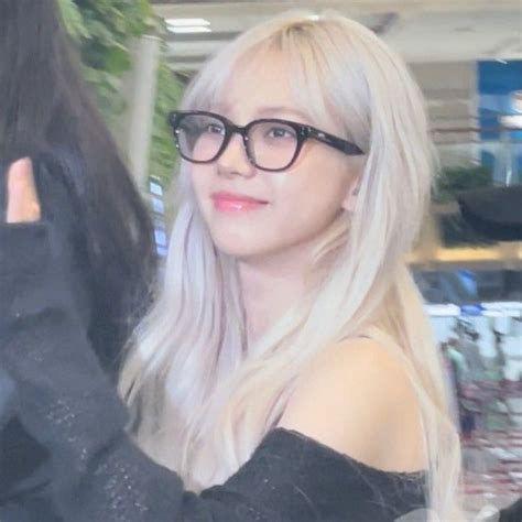 Karina Aespa Icons Lq Pfp Cute Fansite At Airport Blonde Hair Dump