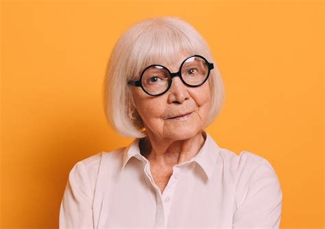 21 Low Maintenance Wash And Wear Haircuts For Women Over 70