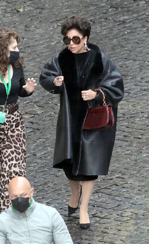 Photo Lady Gaga Patrizia Reggiani Sur Le Tournage Dune Scène Du