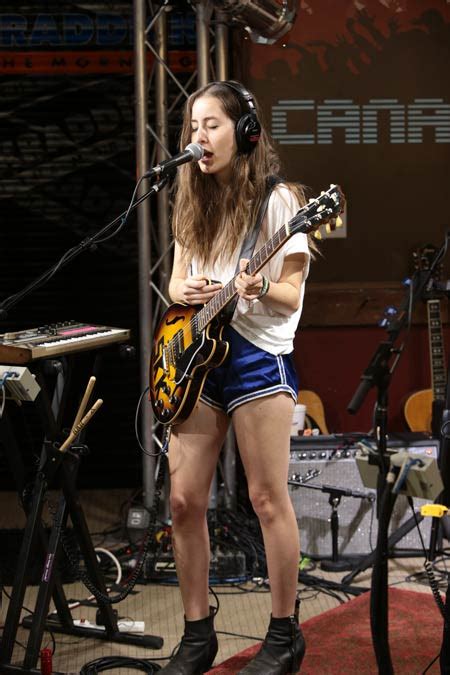 Alana Haim Singing