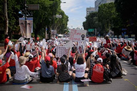 S Korea Women Protest Spycam Porn In Mass Rally New Straits Times