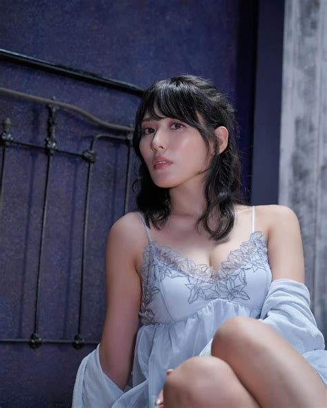 金子智美さんのインスタグラム写真 金子智美instagram 「毎日暑いねぇ…代謝良き子ちゃんすぎて日々ハンディ扇風機が手放せない私です