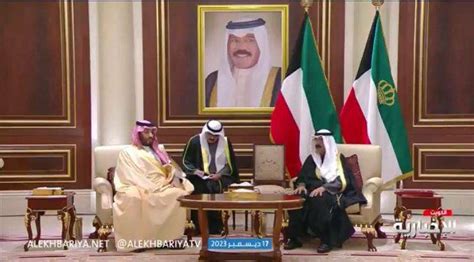 فيديو حديث أخوي بين ⁧‫ولي العهد‬⁩ وأمير الكويت في عزاء نواف الصباح