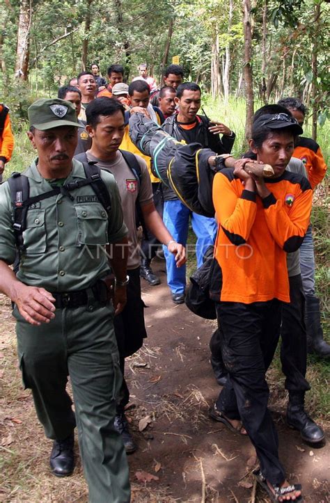 Pendaki Gunung Meninggal Antara Foto