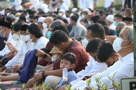 Cholid Mahmud Anggota Dpd Ri Pimpin Sholat Idul Fitri Di Upn Veteran