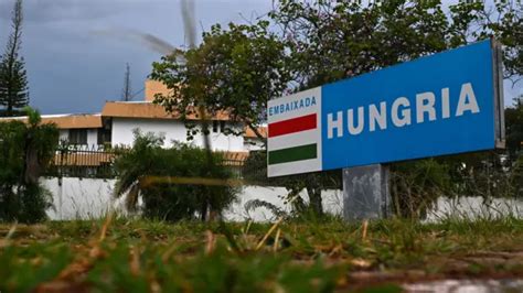 Bolsonaro Se Defende Sobre Ida A Embaixada Da Hungria Não Há