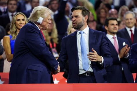 Ông Trump Xuất Hiện Với Bên Tai Băng Bó Sau Vụ ám Sát Hụt Báo Dân Trí