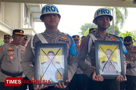 Dua Polisi Di Banyuwangi Dipecat Tidak Hormat Ini Sebabnya Times