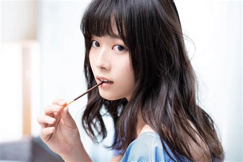 グラドル 東雲うみ しののめうみ さんの「おっぱい」の谷間に視線くぎづけでヤバイ エロ画像や東雲うみさんの情報 おっぱいもーる