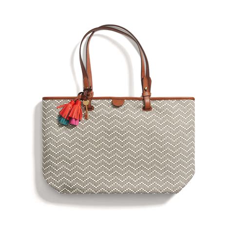 Spring Handbag Trends Trending Handbag Handbag Stitch Fit