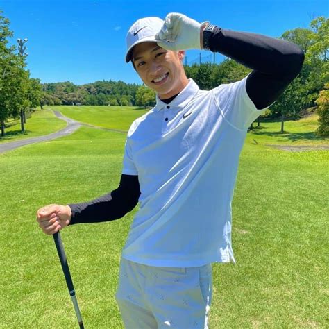 中道理央也さんのインスタグラム写真 中道理央也instagram 「昨日はゴルフに行ってきました🏌🏿‍♂️ 暑かったですが、日光に浴びて
