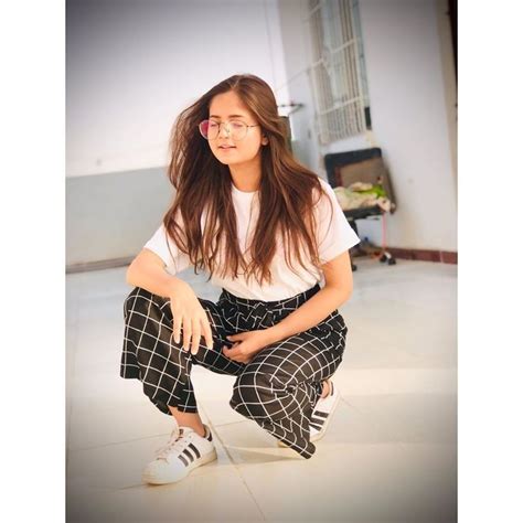 Hafsa Khan Famous Pakistani Tiktok Star Stylish Girl Pic Stylish