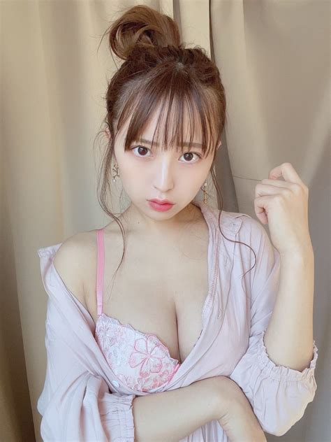 誰もが好物な巨乳の胸の谷間画像 Part95 おなネタエログ速報